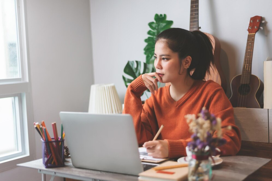 Side Hustles for Creatives 2024