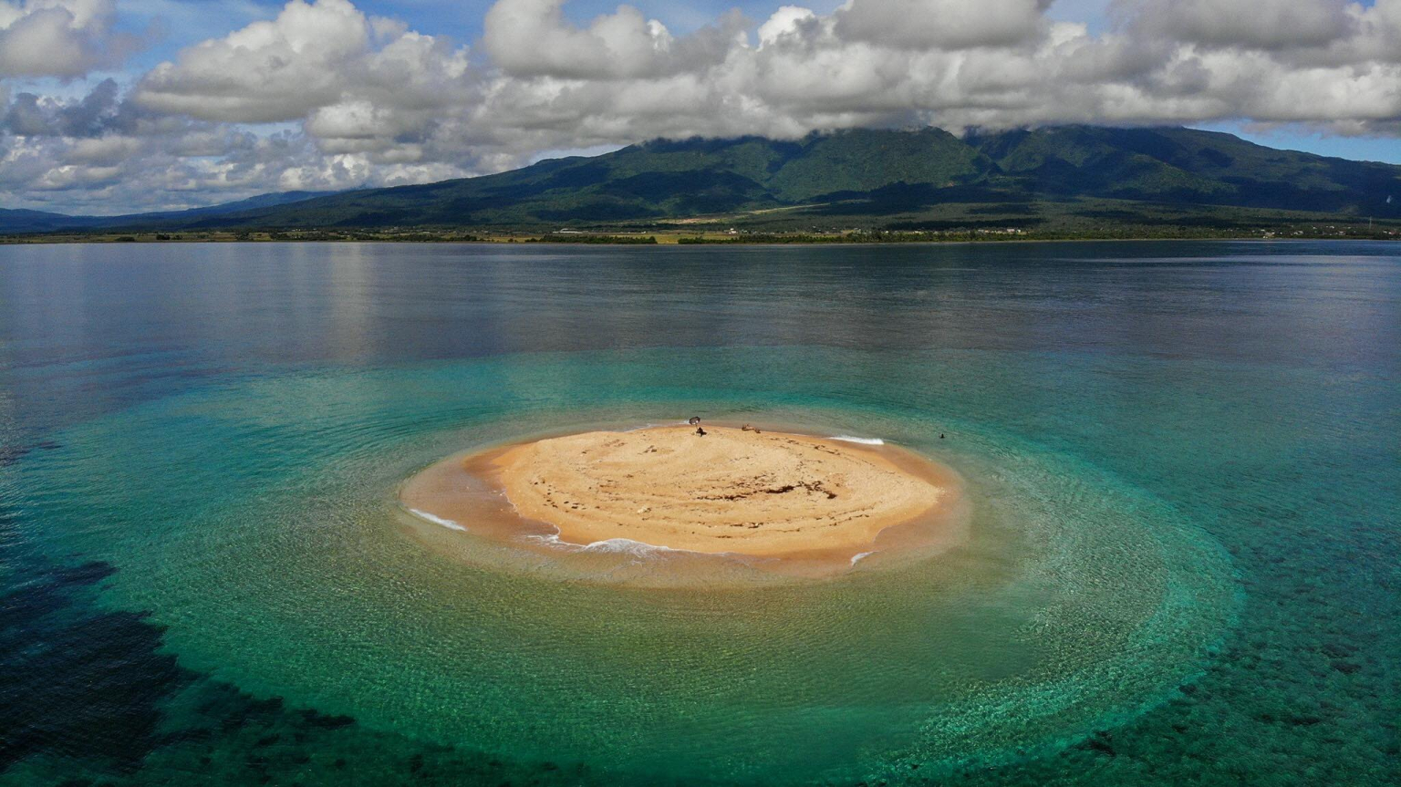 The Most Famous Sandbars in the Philippines Worth Visiting