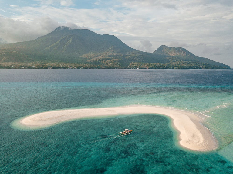 The Most Famous Sandbars in the Philippines Worth Visiting